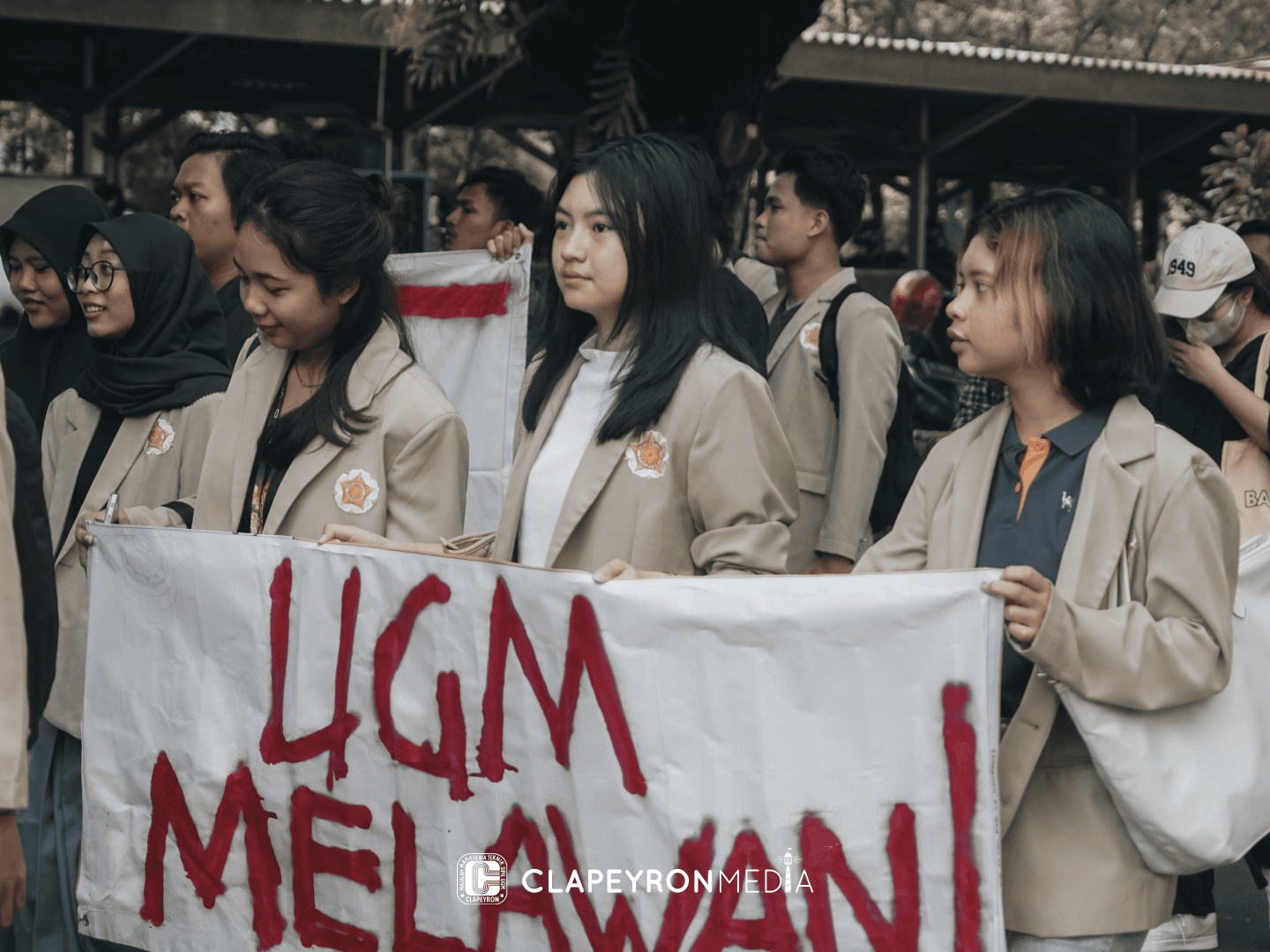 Aliansi Mahasiswa UGM : Tolak Komersialiasi Pendidikan – Clapeyron Media